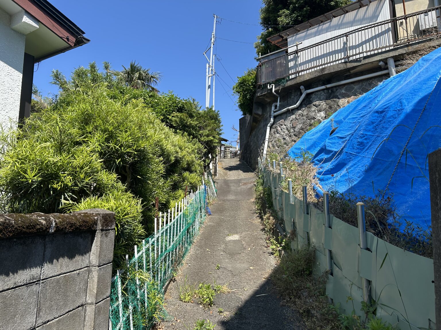 【真鶴 観光スポットレポ】真鶴の背戸道 - 路地裏に残るノスタルジックな町の風景 | 湘南人